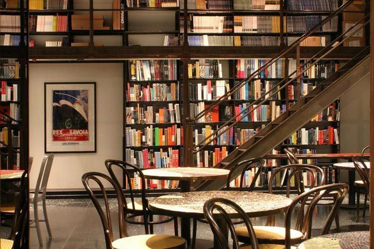 Diseño y decoración de cafeterías con librería